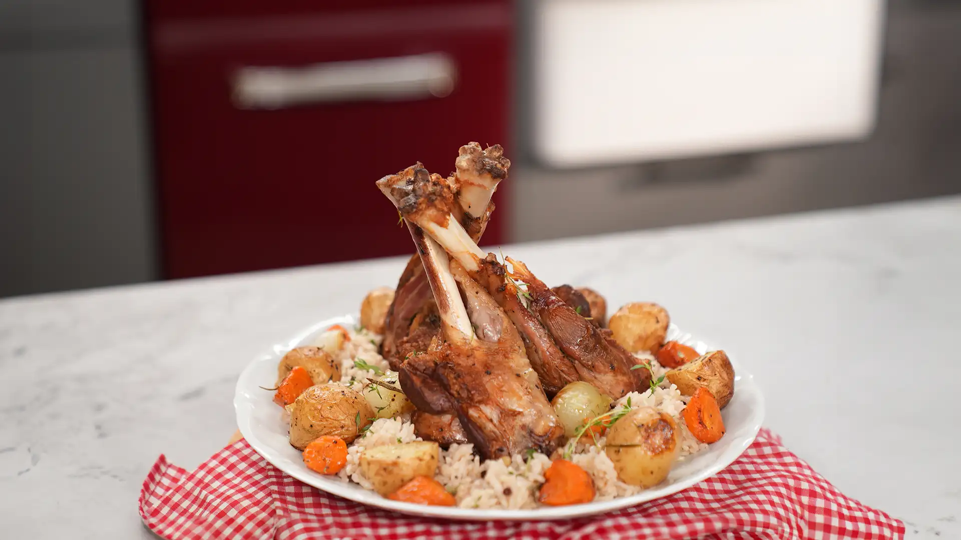 Fırında Kuzu İncik ve İç Pilav Tarifi | Detaylı Anlatım – Yemek ...